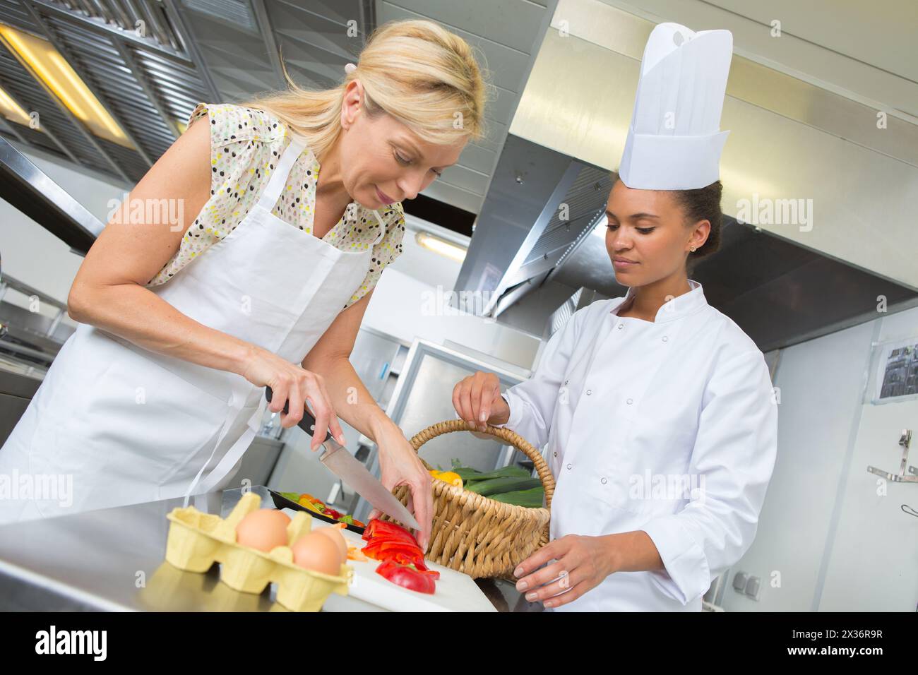 Bain marie kitchen hi-res stock photography and images - Alamy