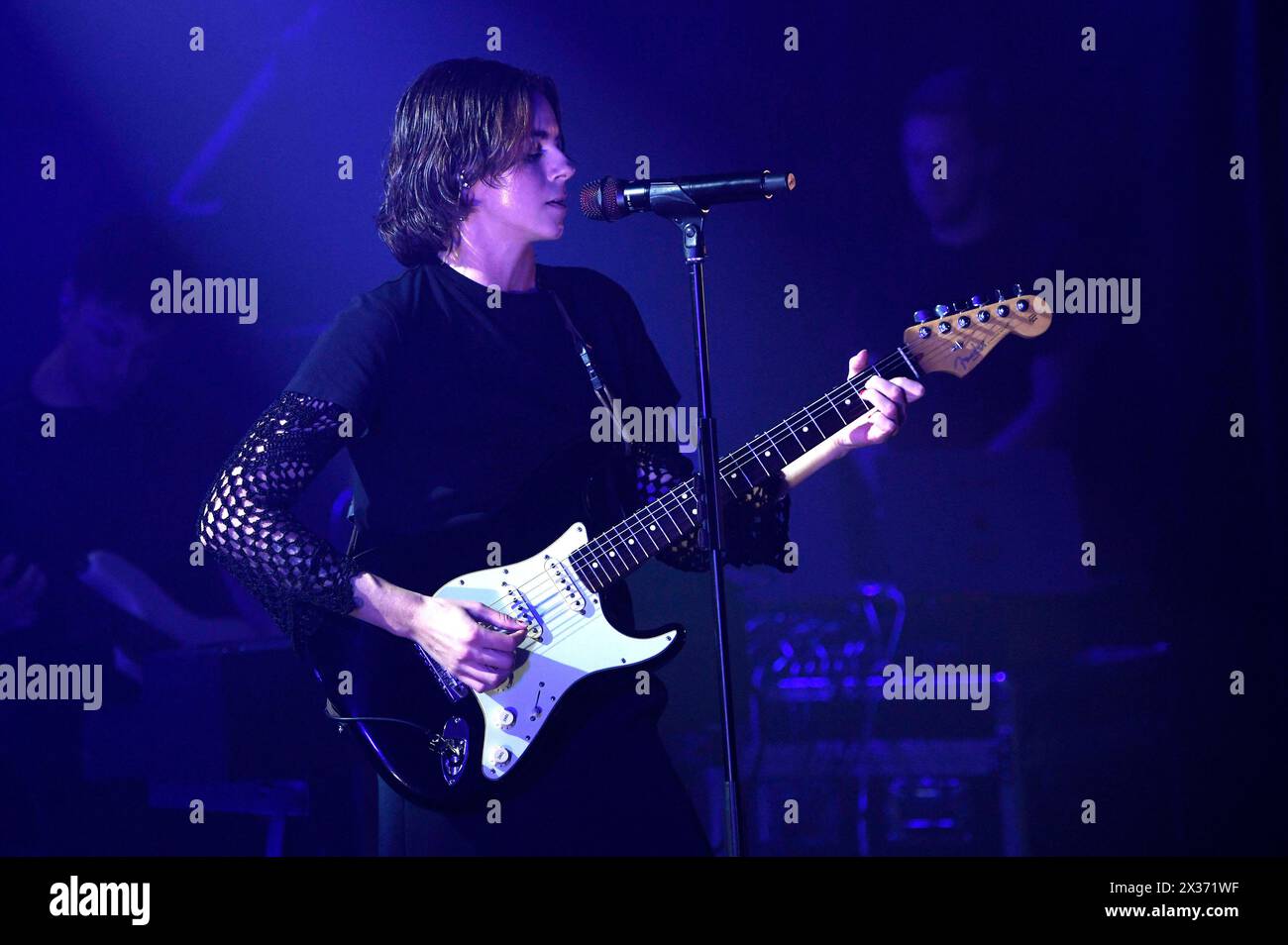 Lynn Gunn von Pvris live bei einem Konzert im Musikzentrum. Hannover ...