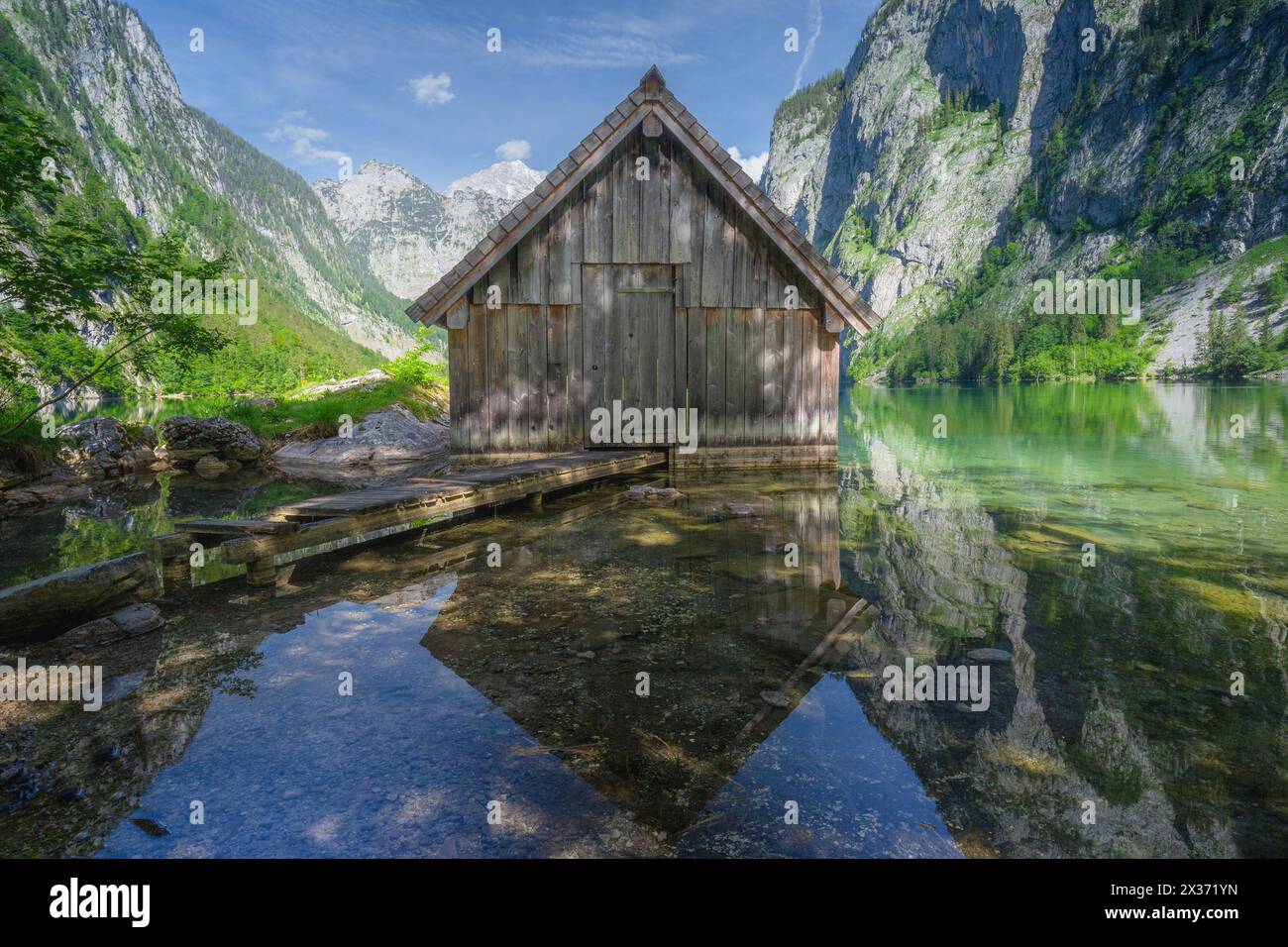 View of Bootshaus am Obersee lake in Berchtesgaden National Park, Upper ...