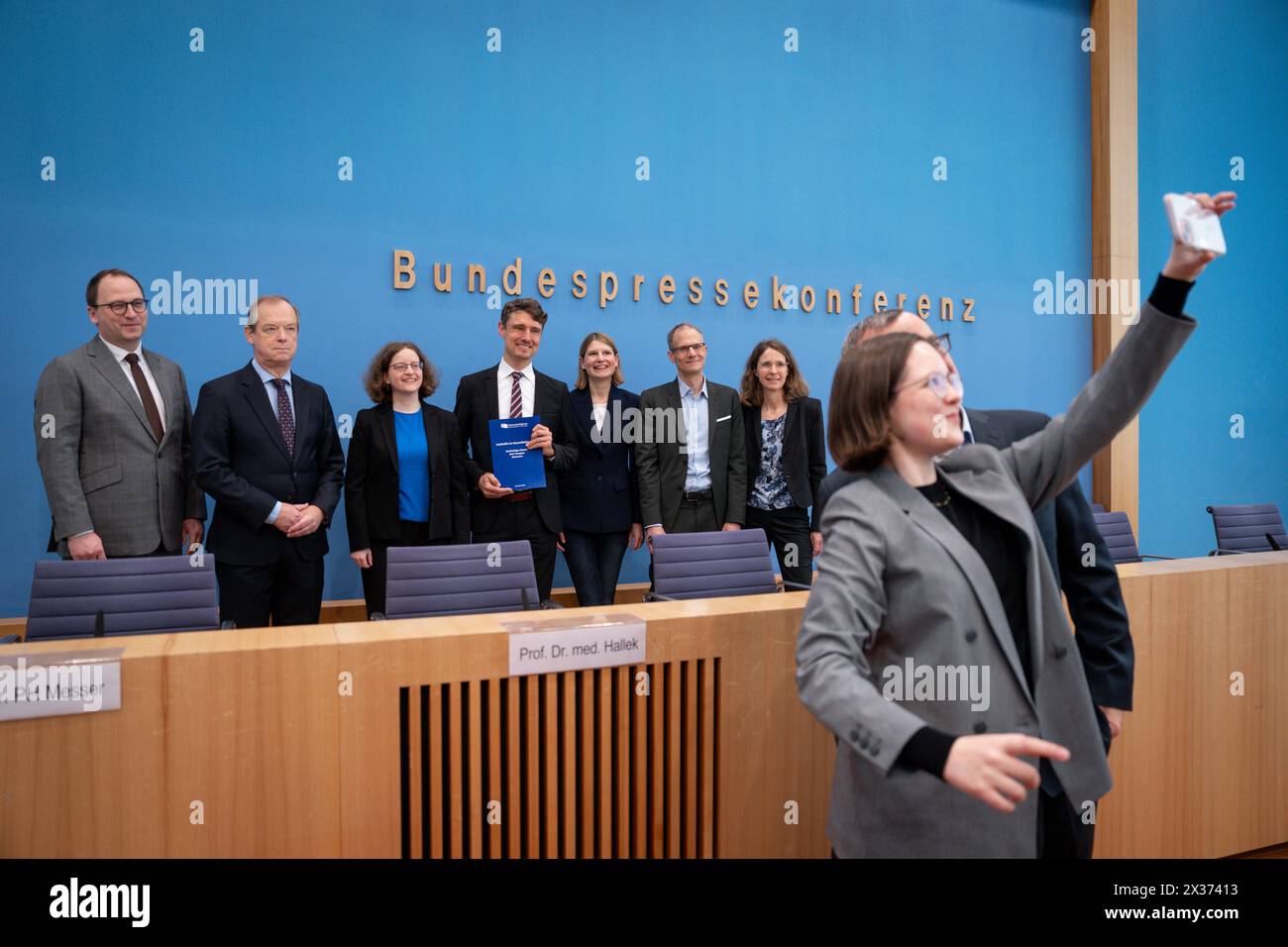 Bundespressekonferenz Vorstellung des Gutachten Fachkraefte im ...