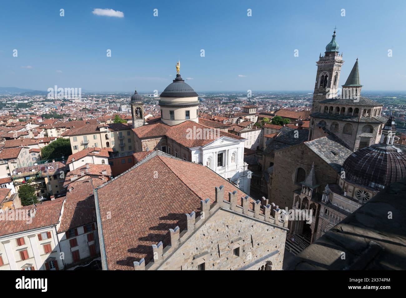 Gothic Palazzo della Ragione, Neo-Classical Cattedrale di Sant ...