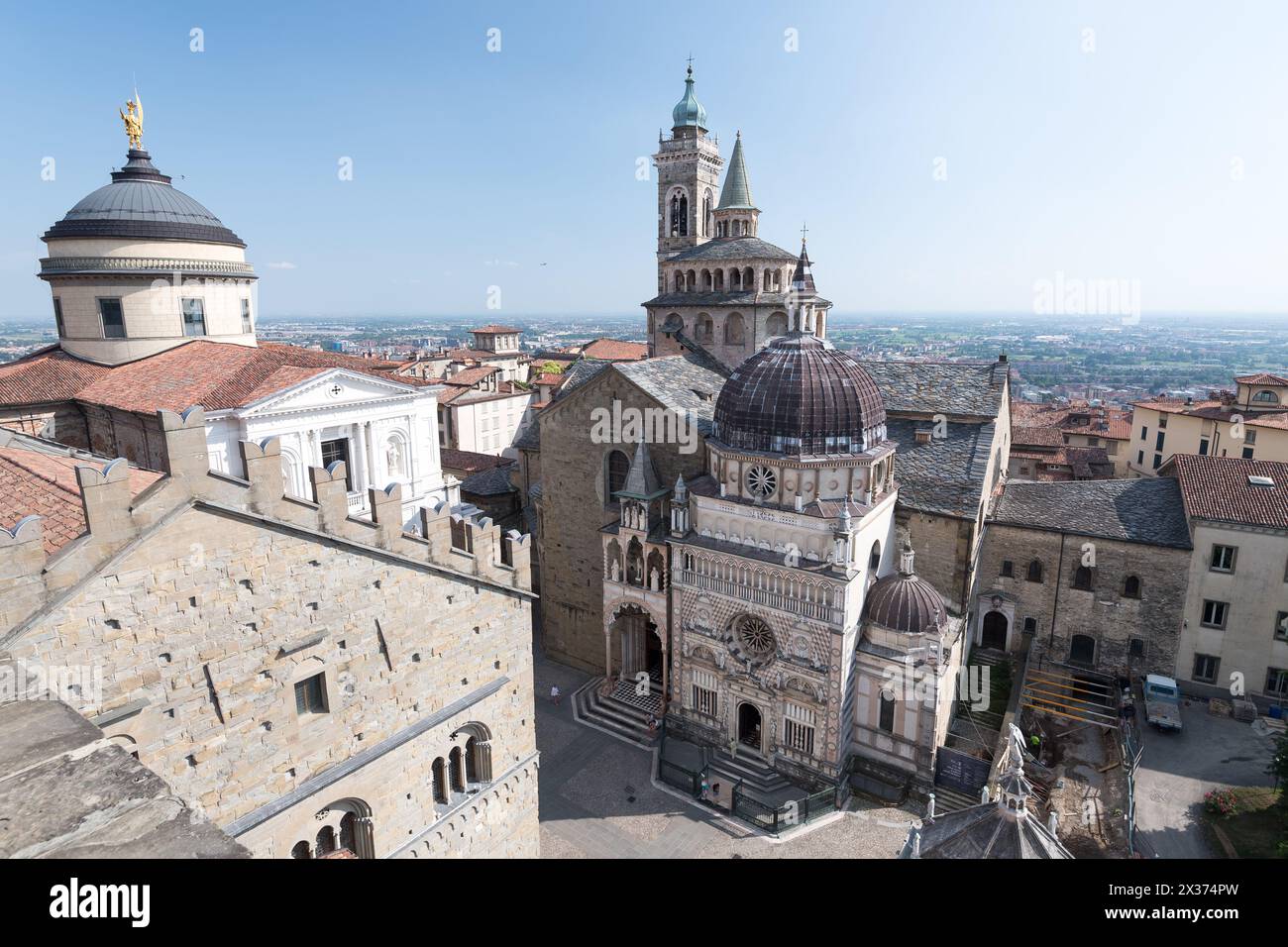 Gothic Palazzo della Ragione, Neo-Classical Cattedrale di Sant ...