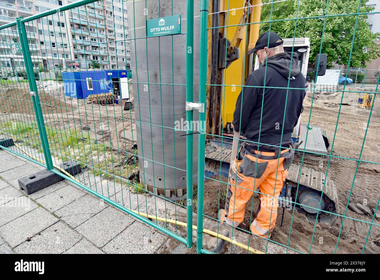 WBM-Baustelle fuer Neubau auf historischem Grund, Verdichtung *** WBM ...
