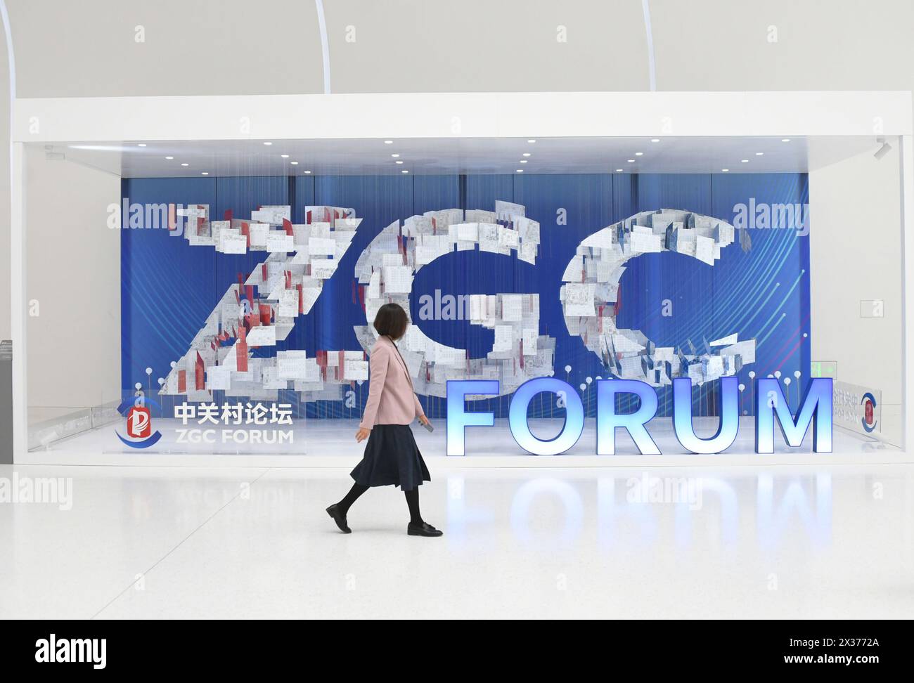 (240425) -- BEIJING, April 25, 2024 (Xinhua) -- A woman walks past an art installation at the ...