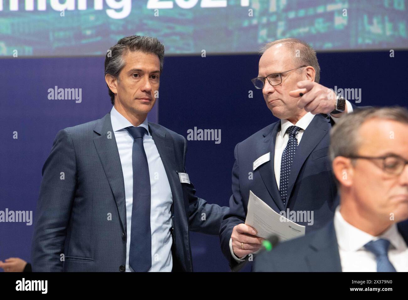 v.l. Juan SANTAMARIA CASES, Vorstandsvorsitzender, CEO, Dr. Bernd ...