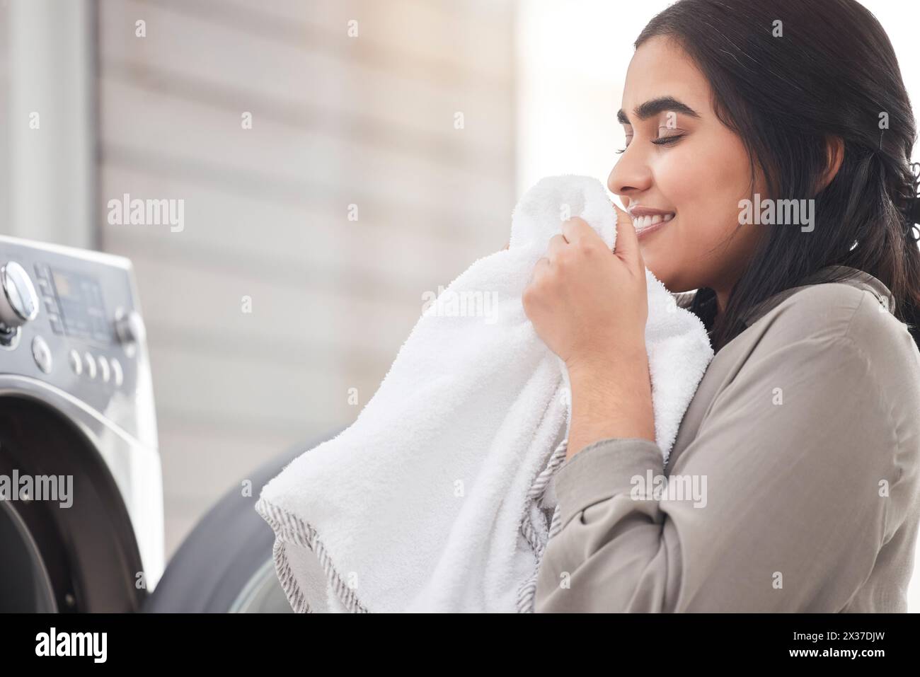 Female smelling fabric hi-res stock photography and images - Alamy