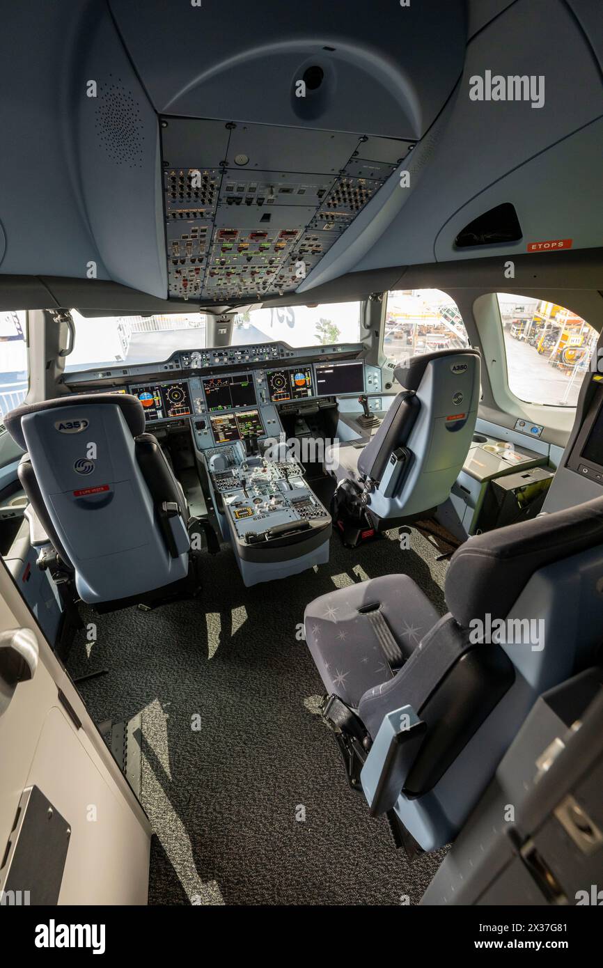 Munich, Germany. 25th Apr, 2024. The cockpit of a Lufthansa Airbus A350-900. From May 2024, the ...