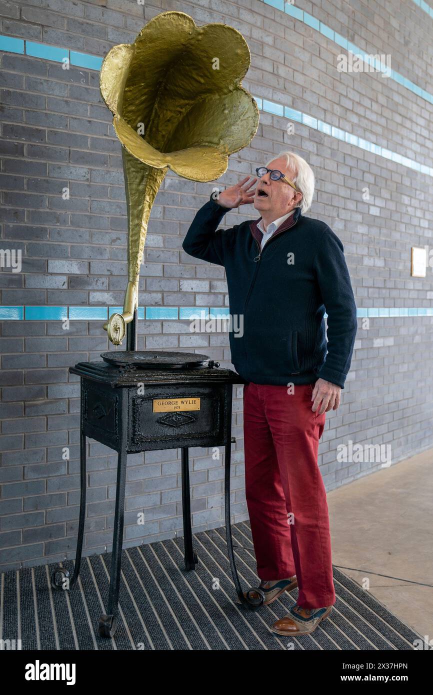 Michael Dale, chairman of the George Wyllie Foundation alongside ...