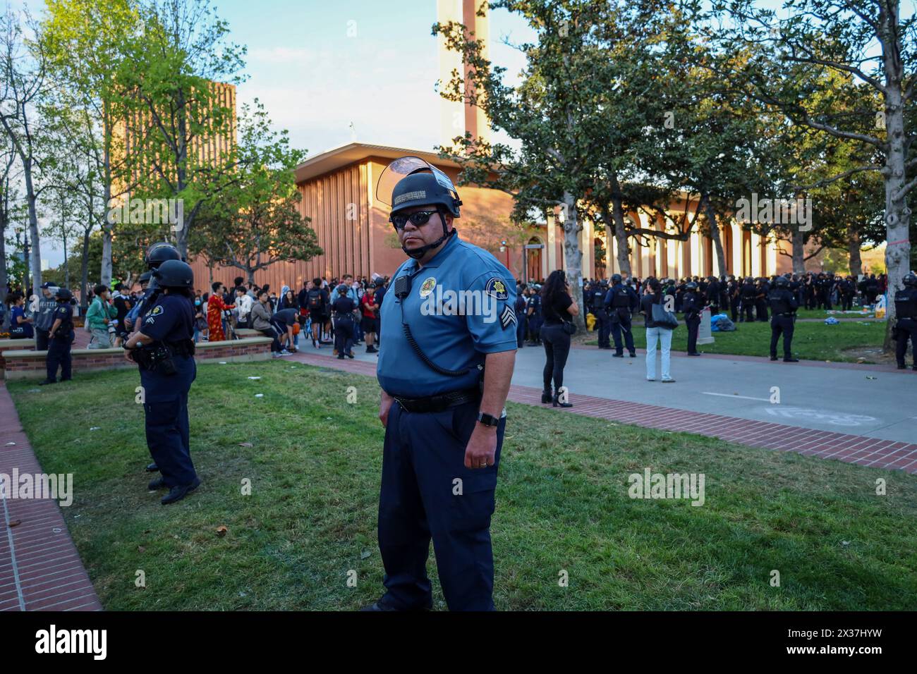 Los Angeles, California, U.S.A. 24th Apr, 2024. A USC Campus police man ...