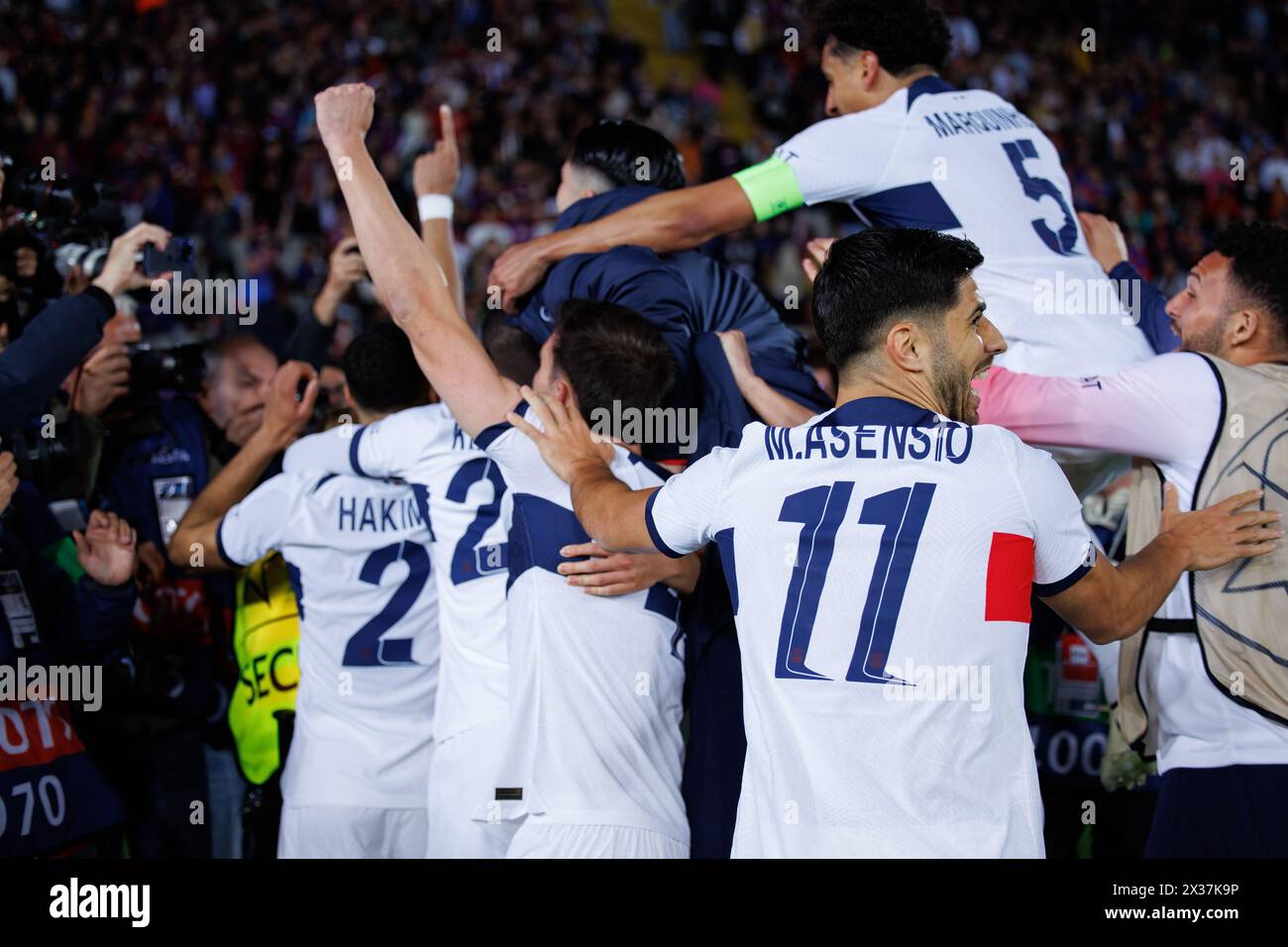 Barcelona, Spain. 16th Apr, 2024. PSG players celebrate the victory at ...