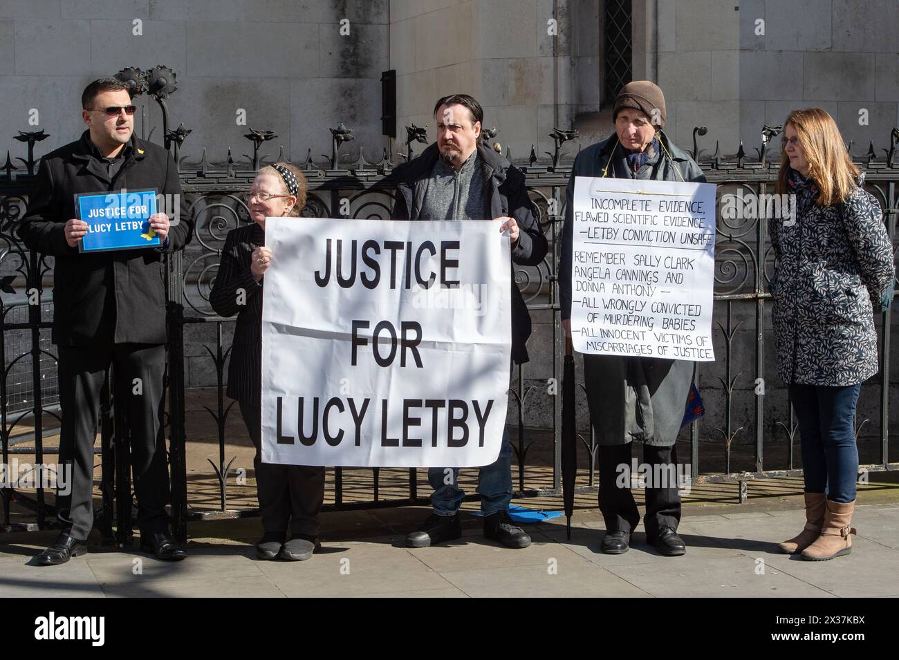 Lucy letby supporters hi-res stock photography and images - Alamy