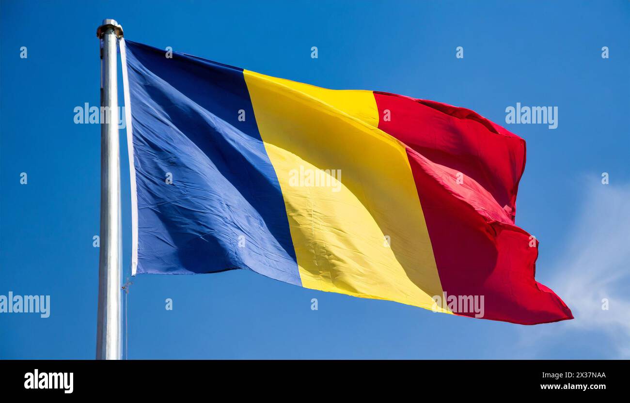 Fahnen, die Nationalfahne von Rumänien, flattert im Wind Stock Photo ...