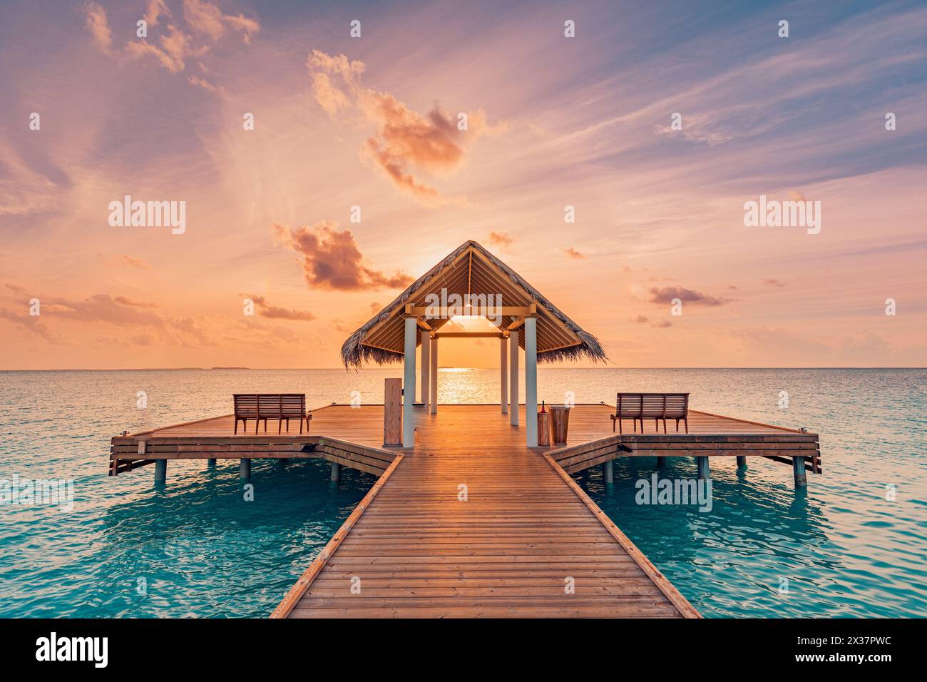Beautiful ocean sunset view hi-res stock photography and images - Alamy