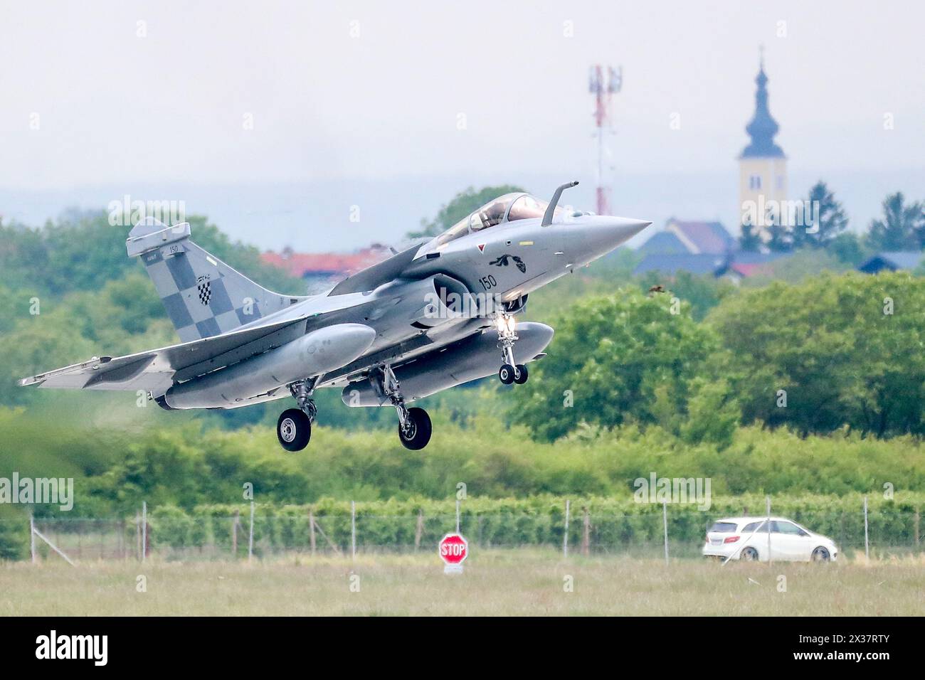 Velika Gorica, Croatia. 25th Apr, 2024. Rafale fighter land at the ...