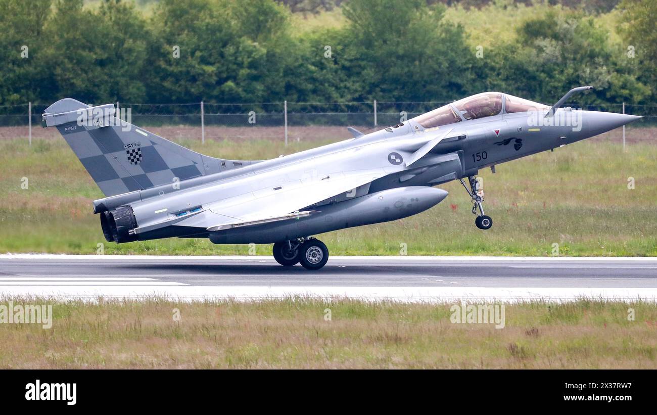 Velika Gorica, Croatia. 25th Apr, 2024. Rafale fighter land at the ...