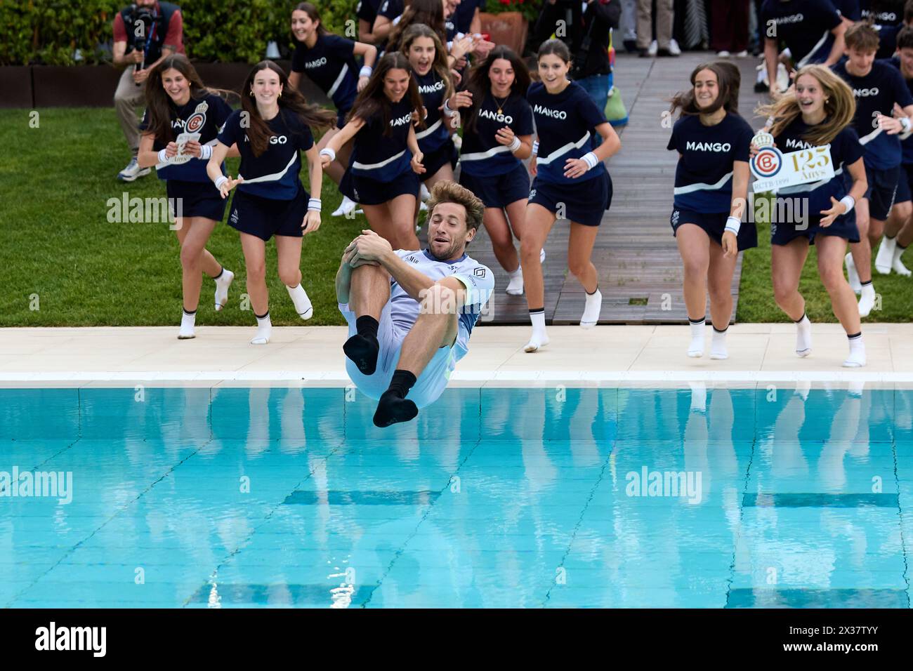 Barcelona, Spain. 21st Apr, 2024. Casper Ruud of Norway dives in the ...