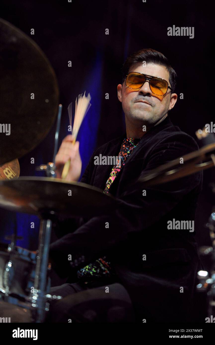 Der kubanische Jazz-Schlagzeuger Michael Olivera in der Essener ...