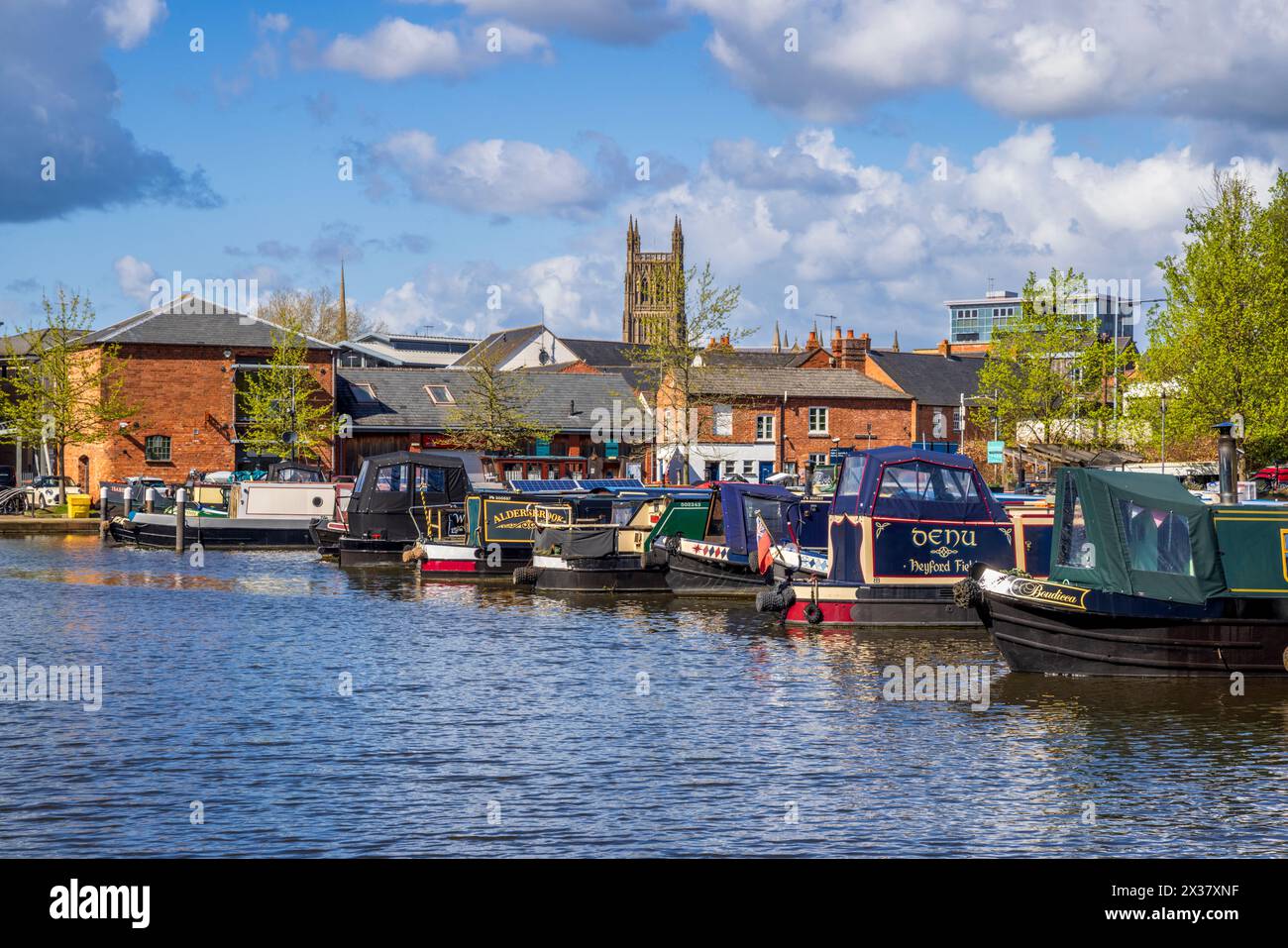 Diglis Basin on the Worcester Birmingham canal with Worcester Cathedral ...