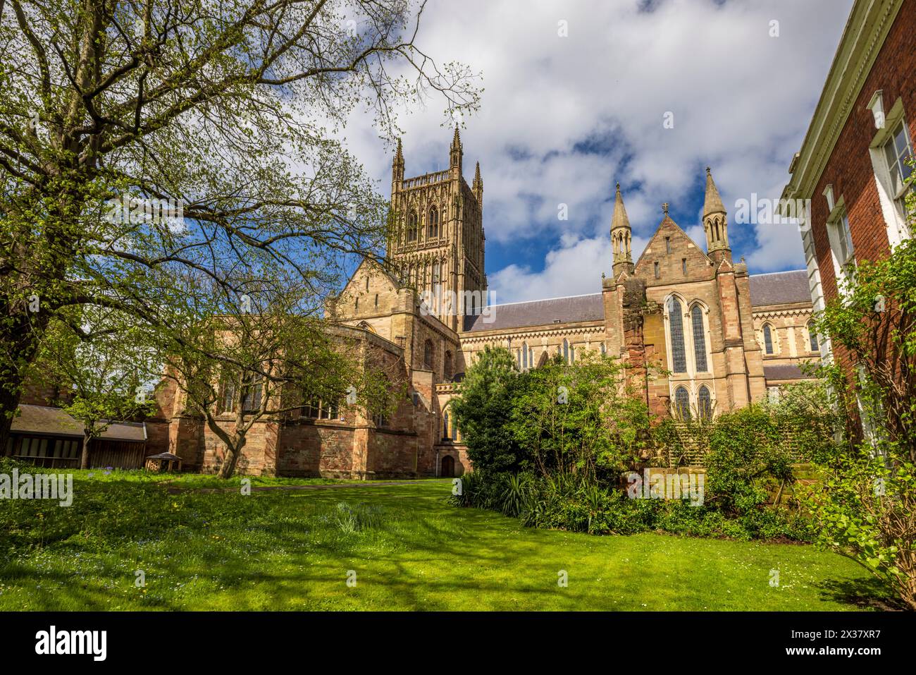 Worcester cathedral architecture hi-res stock photography and images ...
