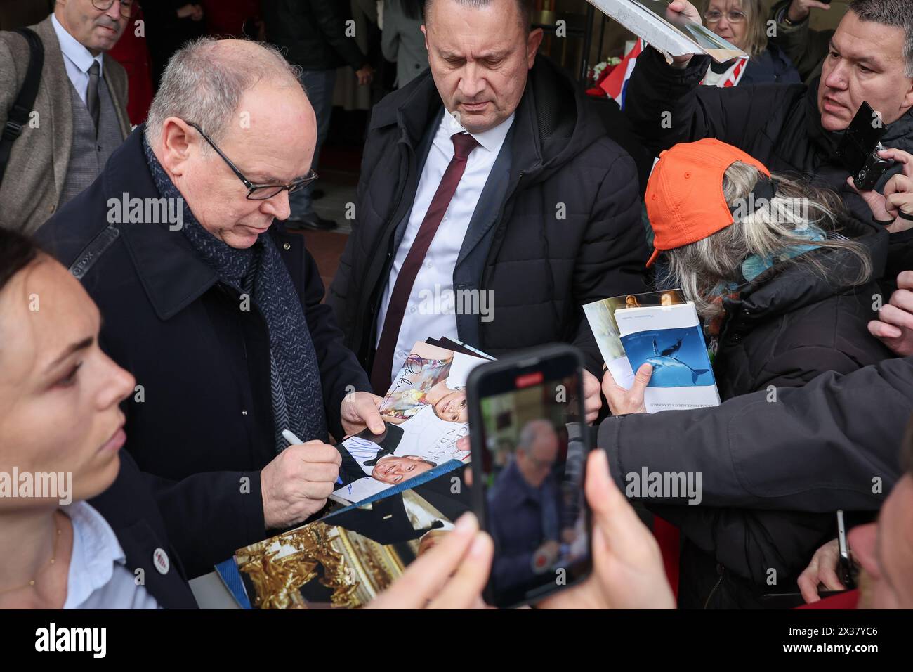 25 April 2024, Hamburg: Albert II. Prince of Monaco (l) signs ...