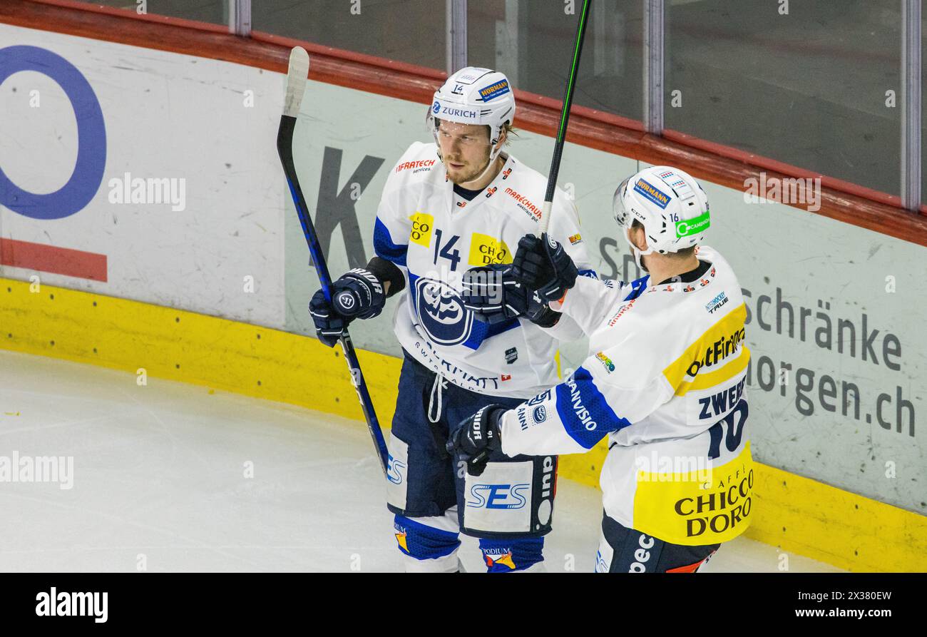In der 11. Spielminute bringt Ambri Stürmer #14 Filip Chlapik die ...