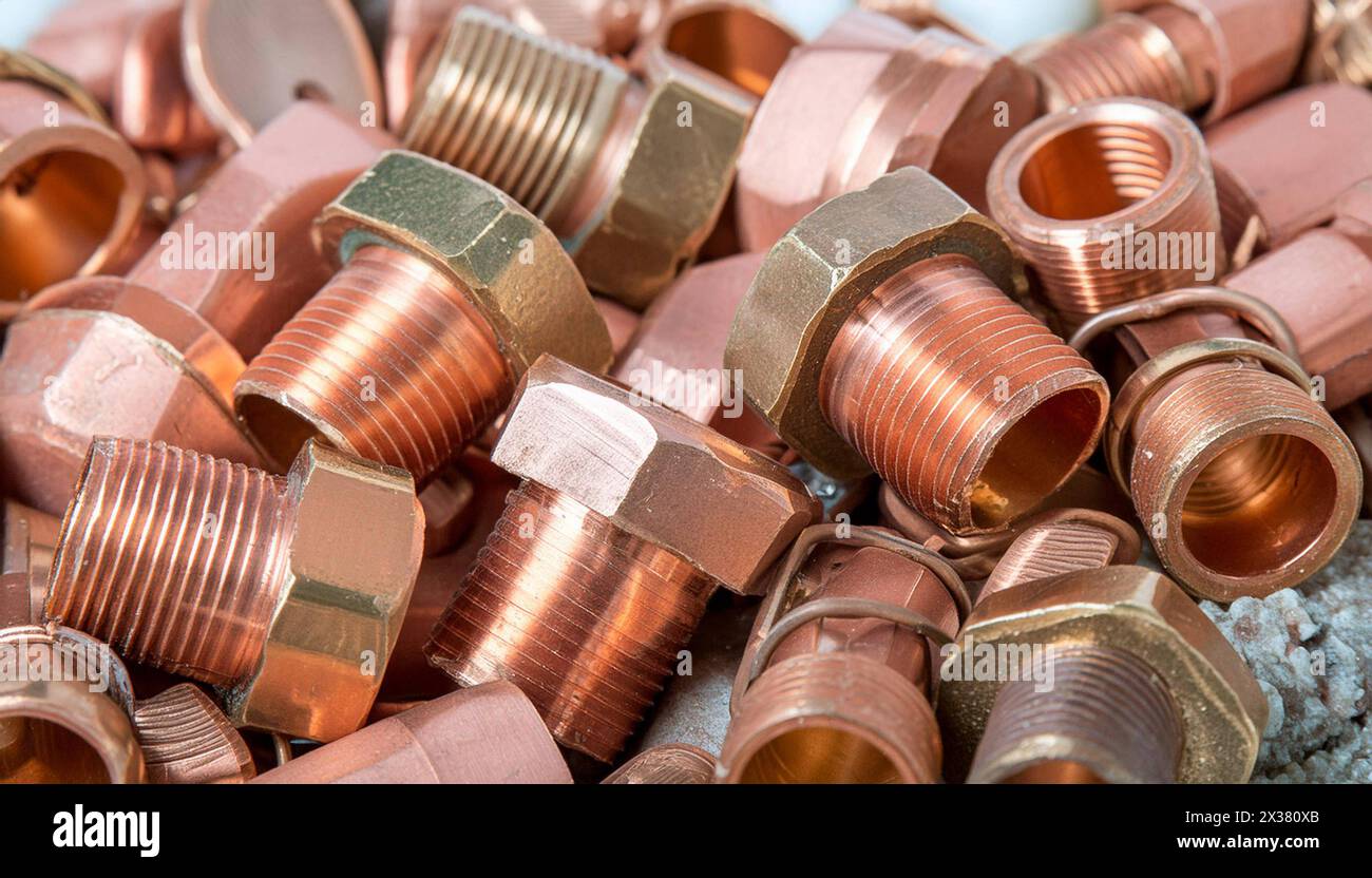 Werkstoff, Metall, Kupfer, eine große Menge Fittings und Rohrstücke aus ...