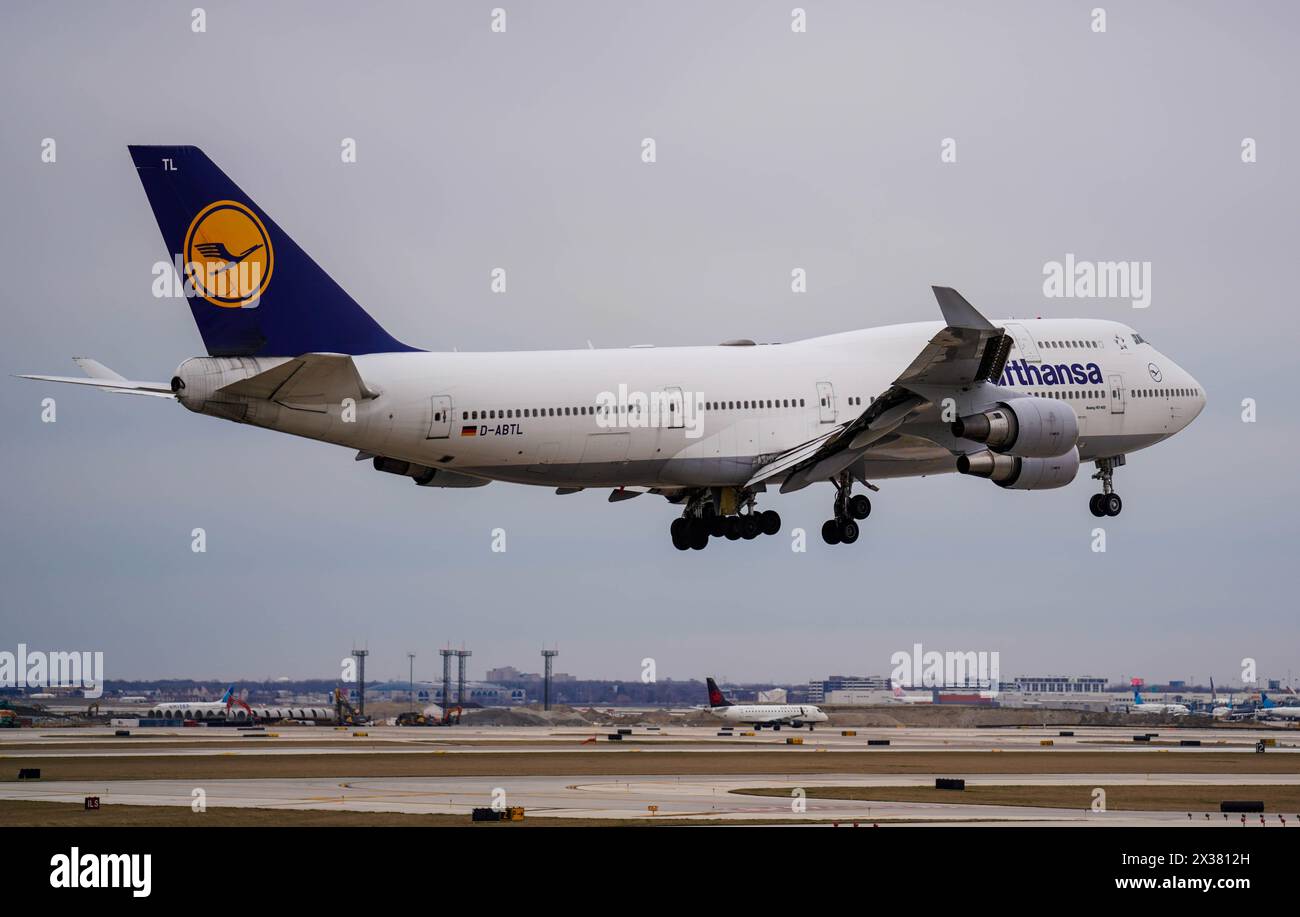 Boeing 747 landing gear hi-res stock photography and images - Alamy