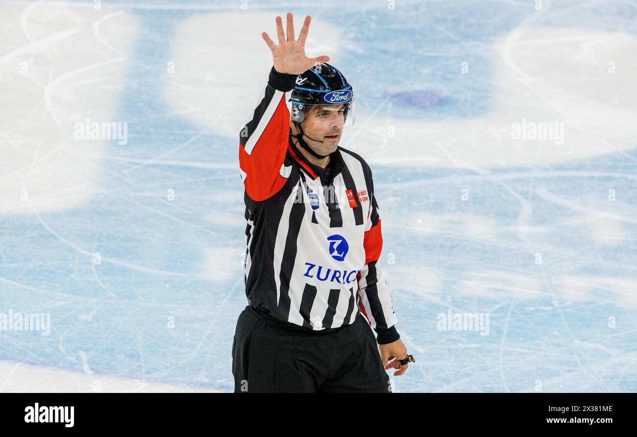 Headschiedsrichter Marc Wiegand während dem Playoffqualifikationsspiel ...