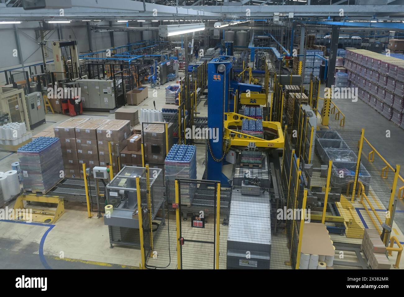 Mnichov, Czech Republic. 25th Apr, 2024. Production of Magnesia company ...