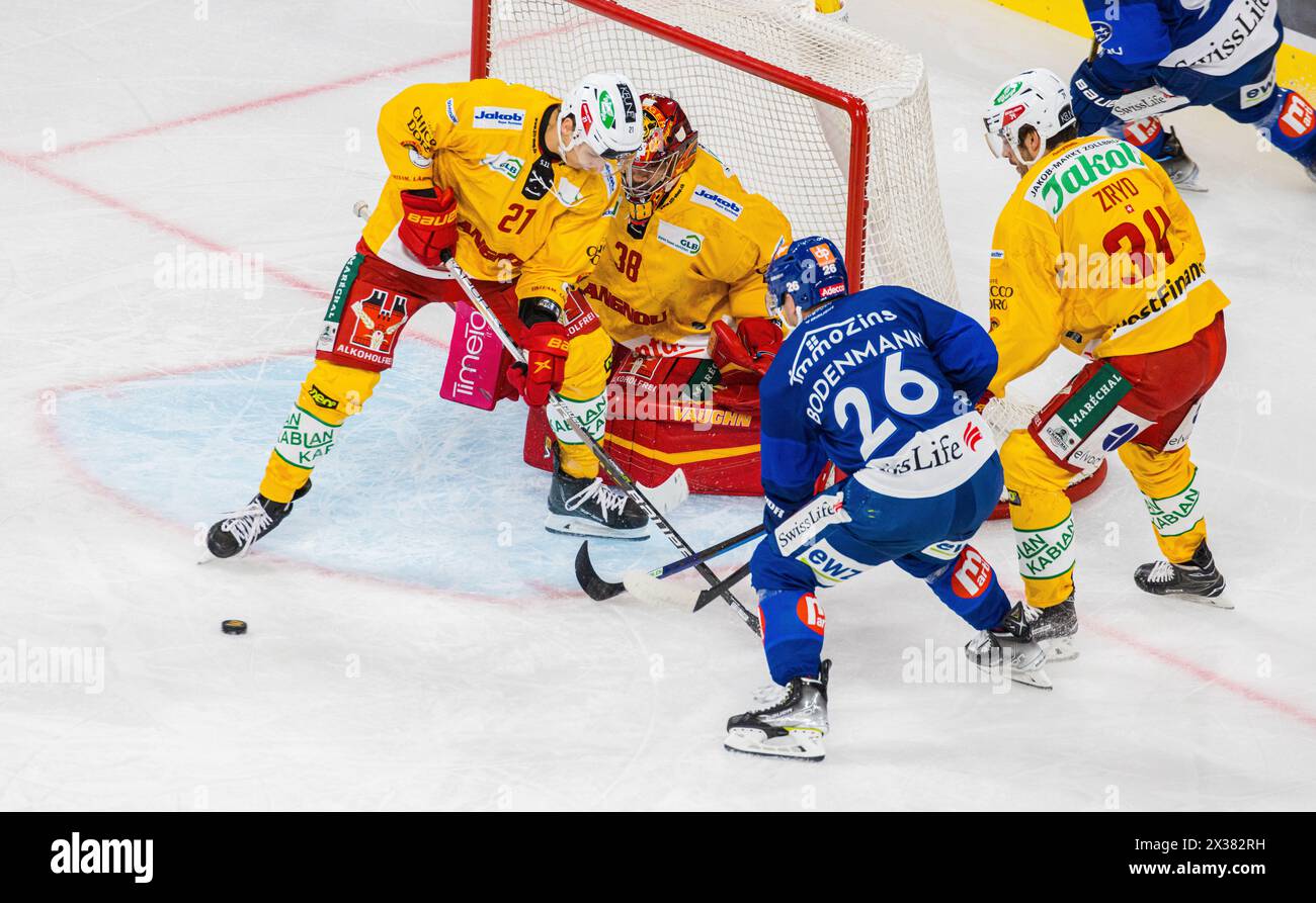Die beiden Langnauer Verteidger #21 Bastian Guggenheim und #34 Miro ...