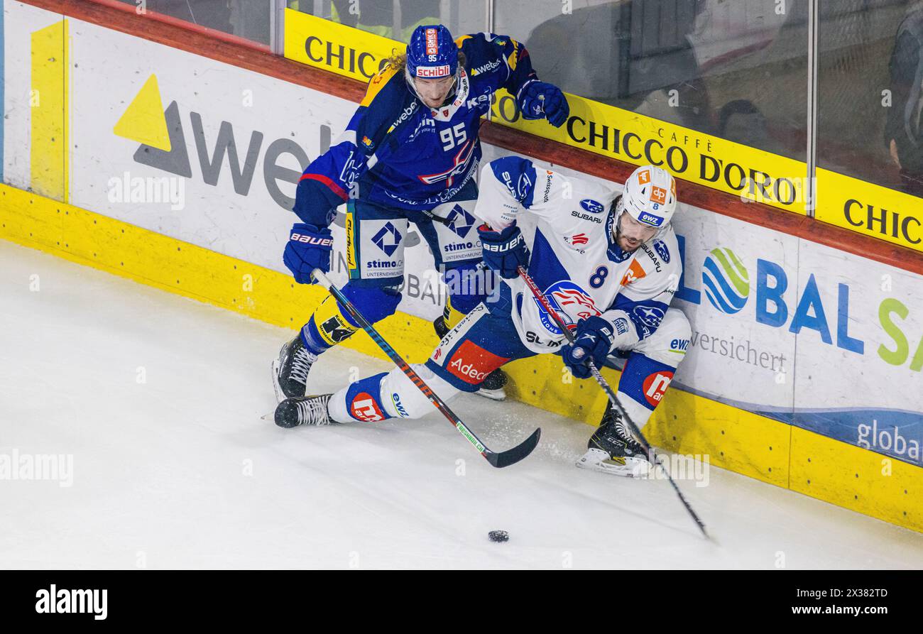 Zweikampf zwischen dem Klotener #95 Nicholas Steiner und dem Zürcher #8 ...