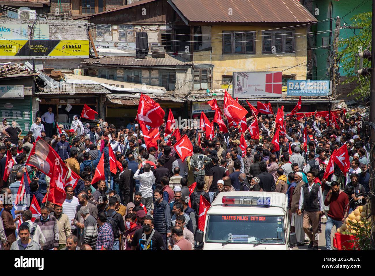 Srinagar, India. 25th Apr, 2024. Supporters of the Jammu and Kashmir ...