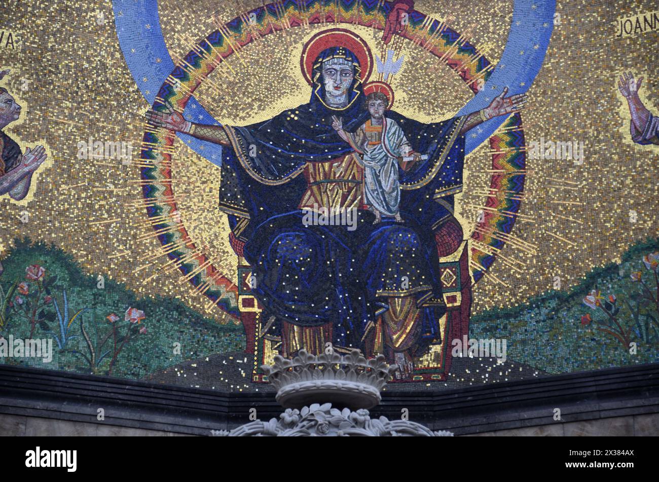 Santuario di maria bambina hi-res stock photography and images - Alamy