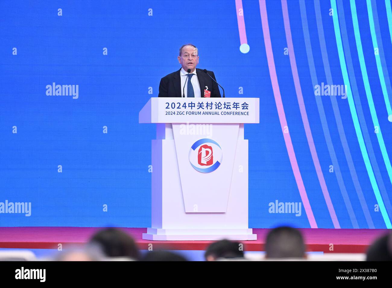 (240425) -- BEIJING, April 25, 2024 (Xinhua) -- Stephen Perry ...