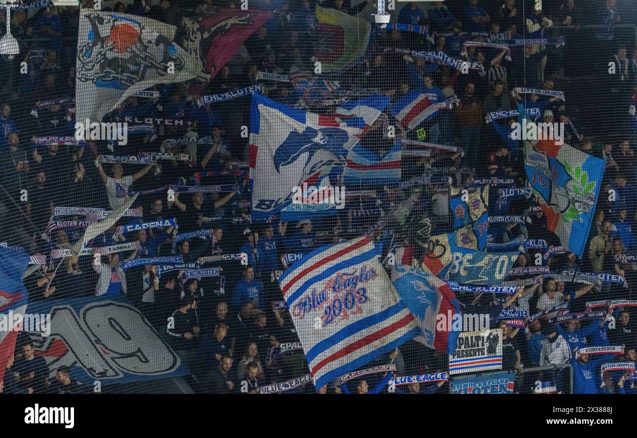 Die Fans des EHC Kloten sind für das Spiel gegen den HC Ambri-Piotta ...