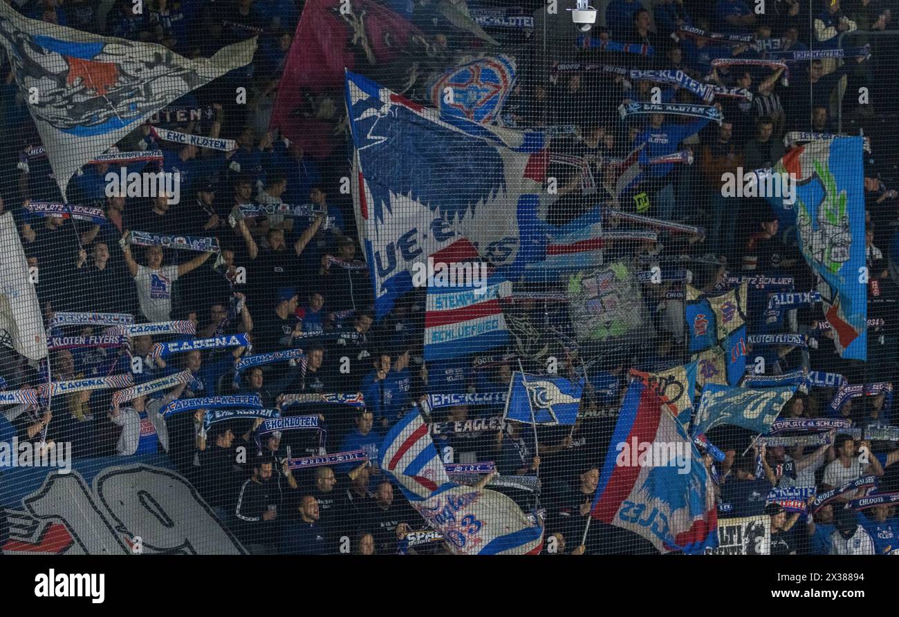 Die Fans des EHC Kloten sind für das Spiel gegen den HC Ambri-Piotta ...