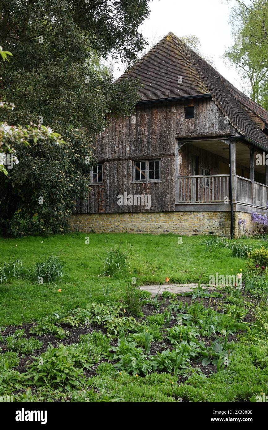 Leeds Castle pavilion lawn Stock Photo - Alamy