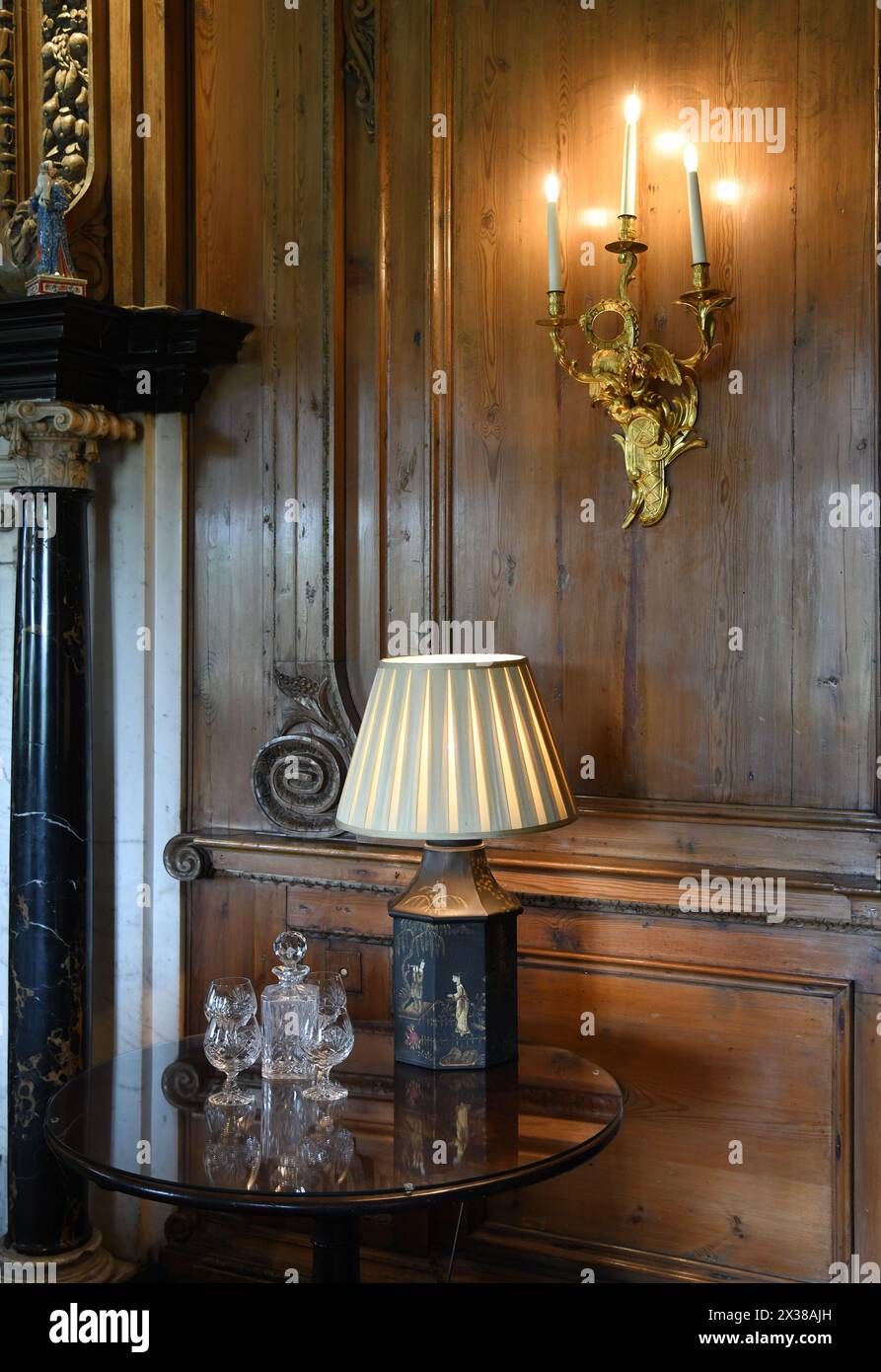 Leeds castle rooms Stock Photo - Alamy