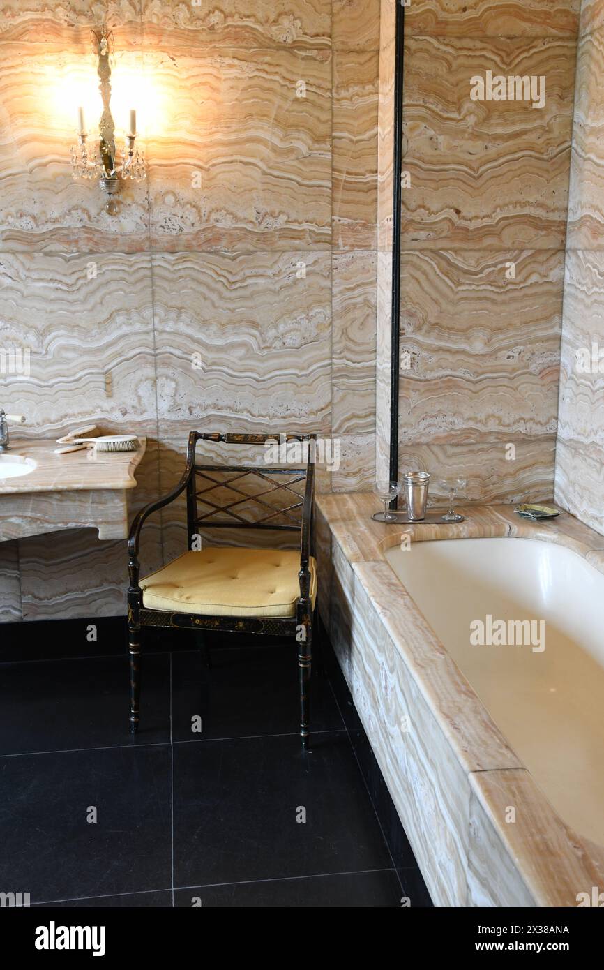 Leeds castle rooms Stock Photo - Alamy