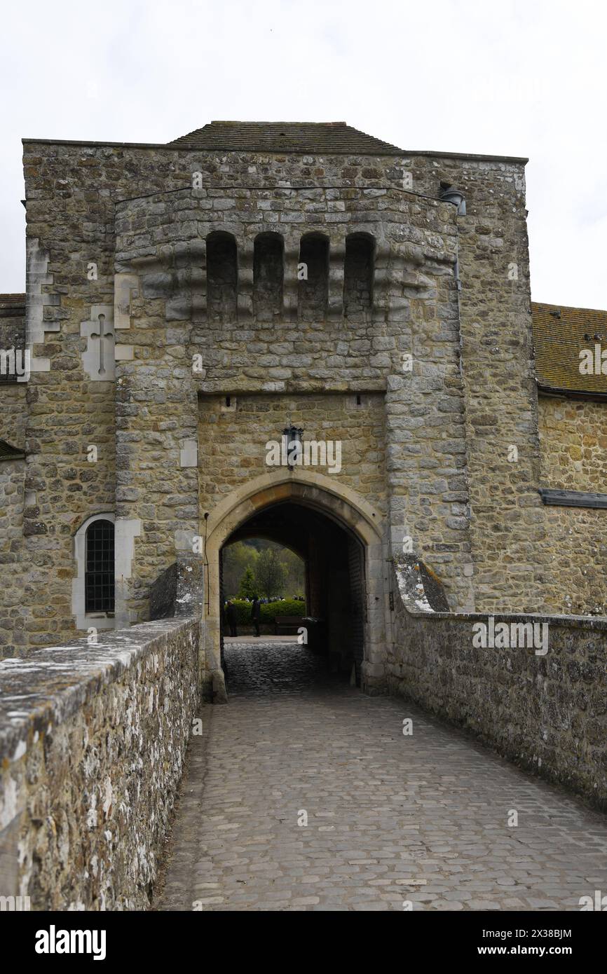 Approaching leeds castle hi-res stock photography and images - Alamy