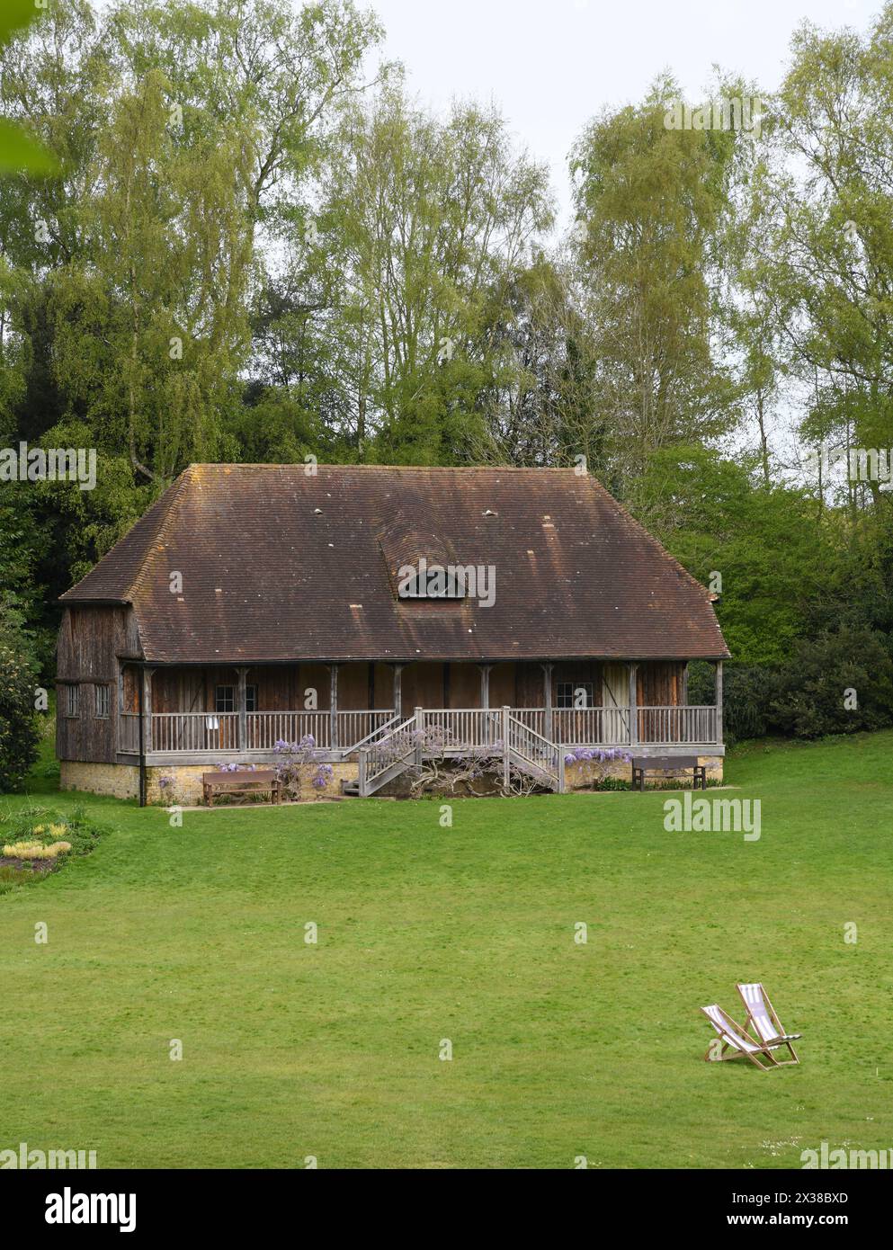 Leeds Castle pavilion lawn Stock Photo - Alamy