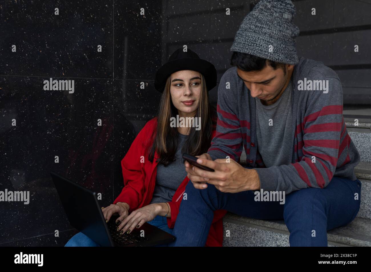 Real time messaging hi-res stock photography and images - Alamy