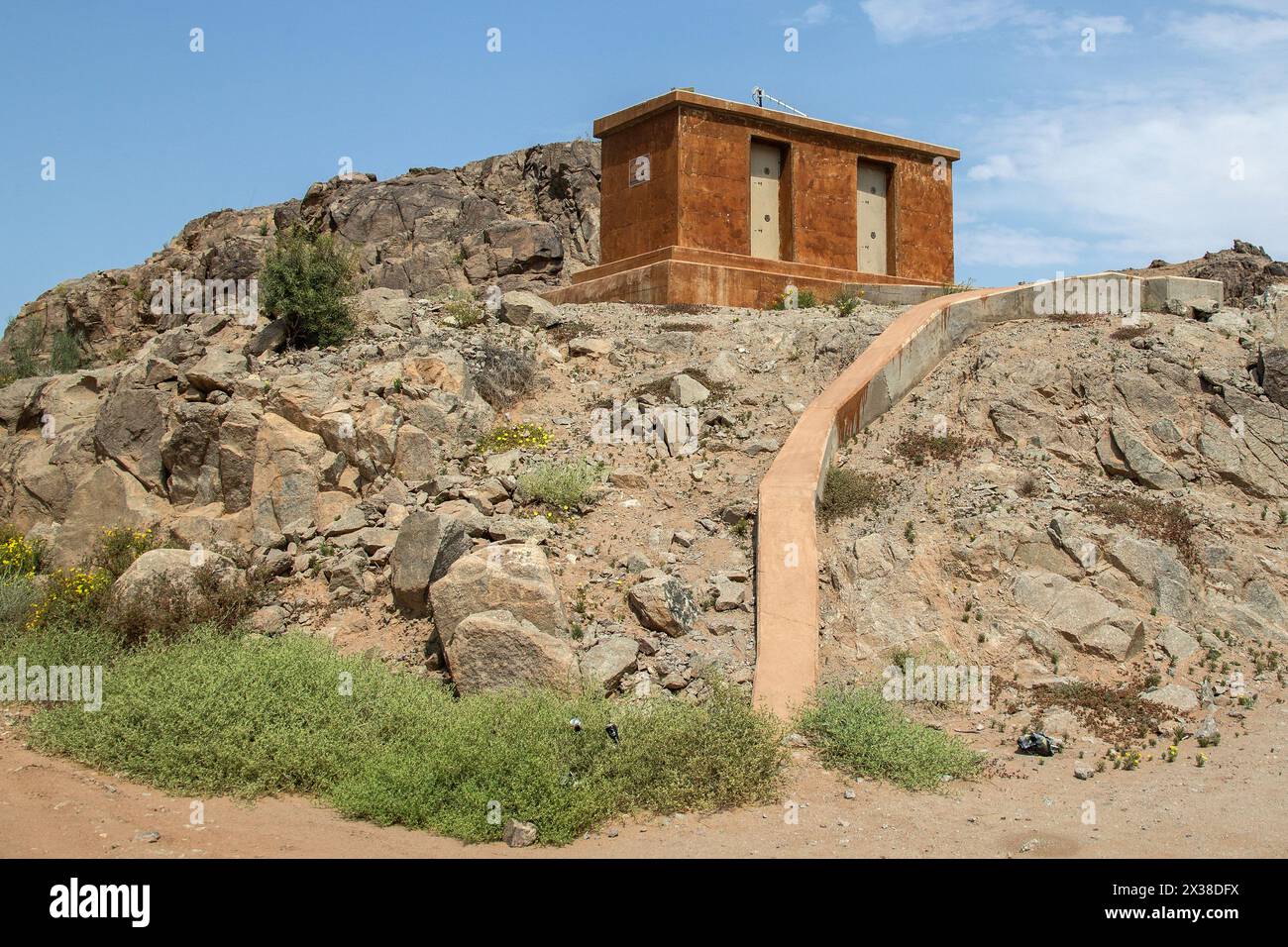 A hut on a rock to control the flow of water over a weir in the Orange ...