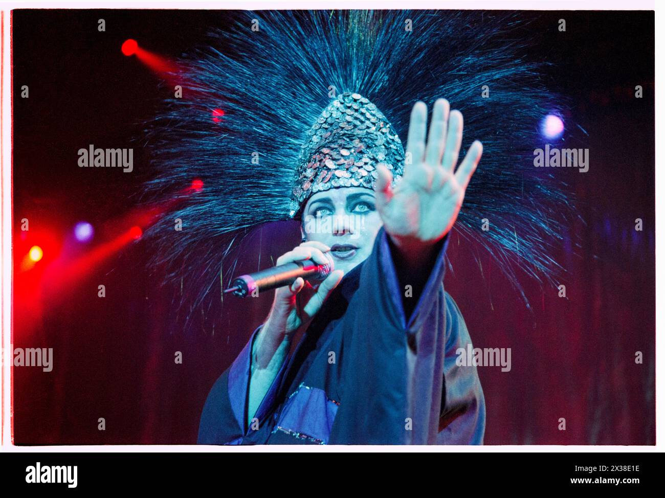 Singer 80s style hi-res stock photography and images - Alamy