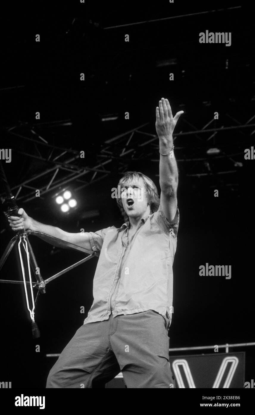 TERRORVISION, READING FESTIVAL, 1999: Singer Tony Wright of ...