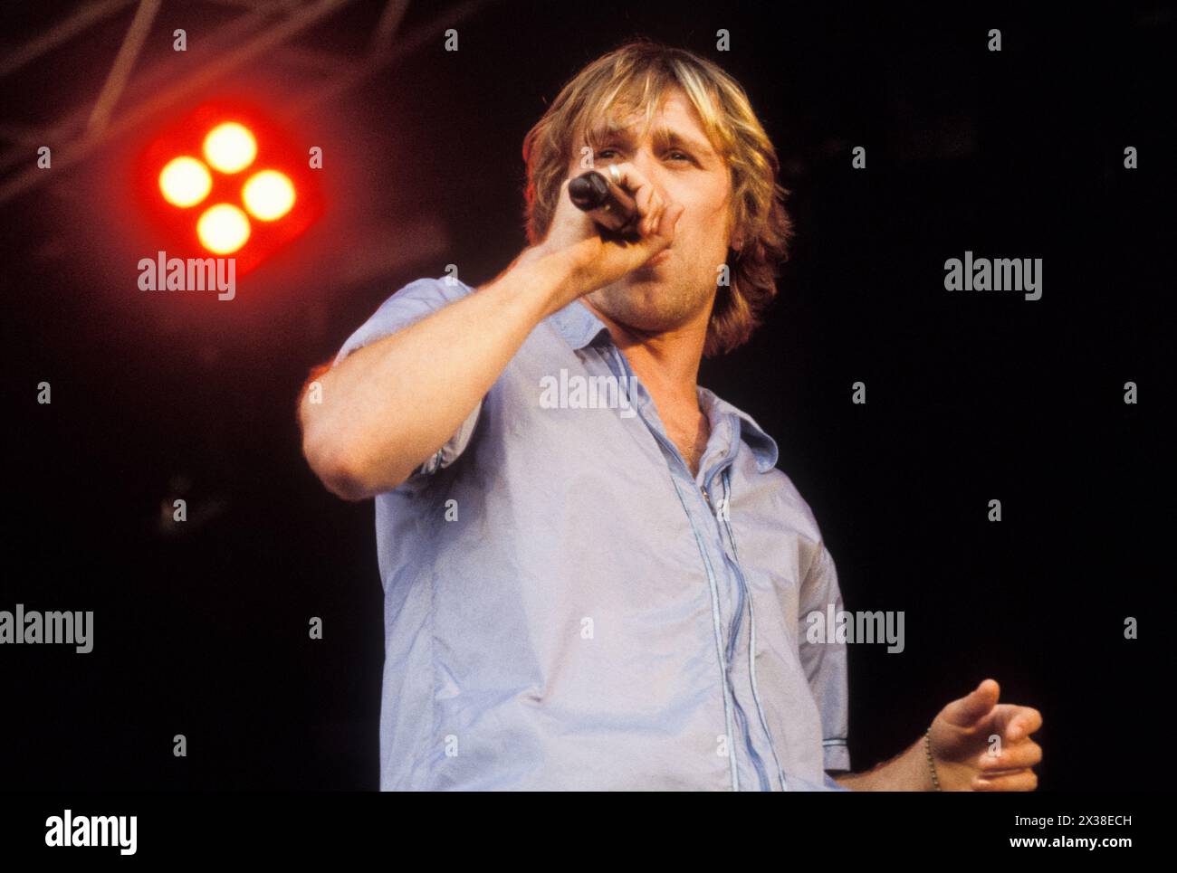 Uk singer tony hi-res stock photography and images - Alamy
