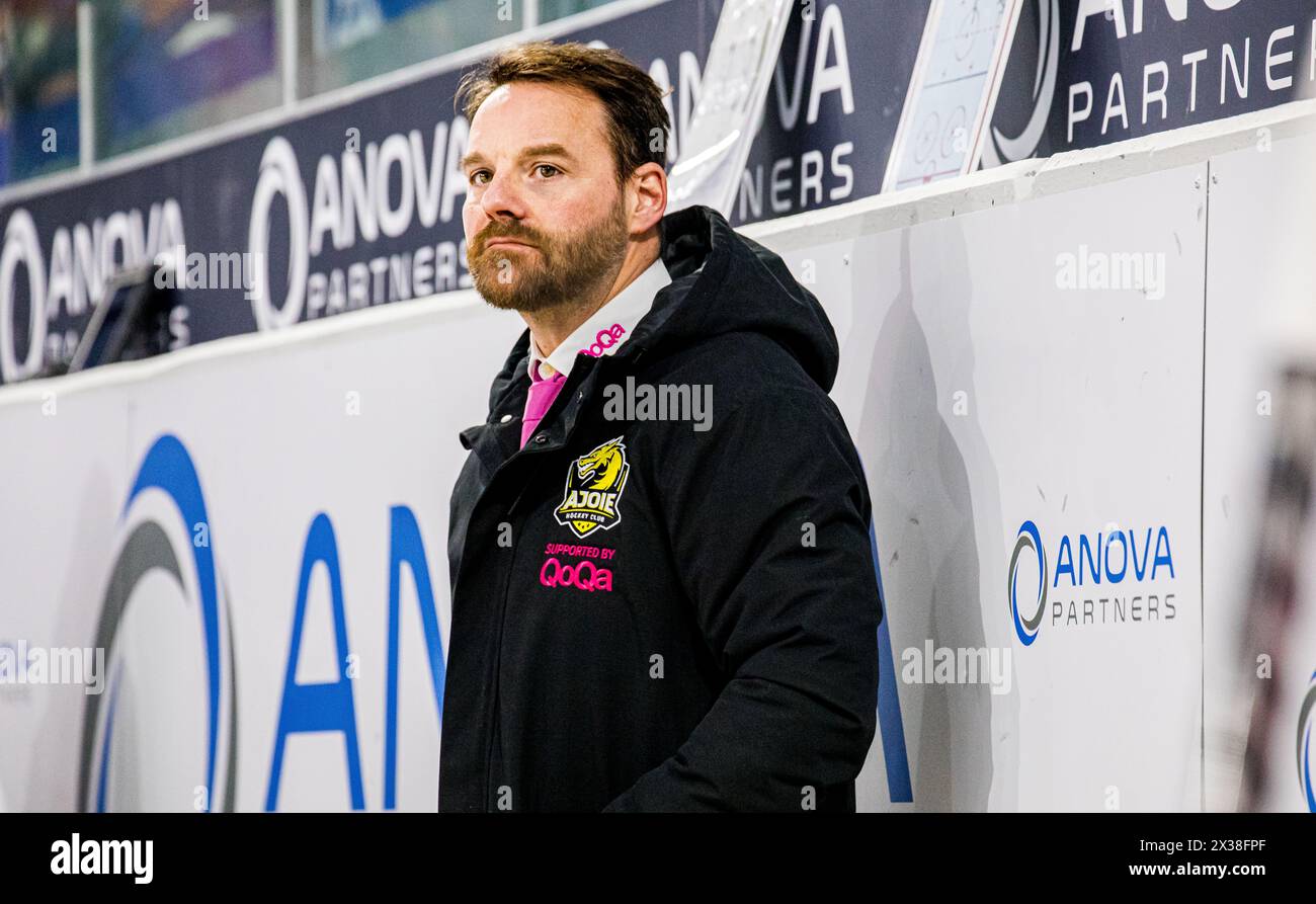 HC Ajoie Headcoach Julien Vauclair, während dem Spiel gegen den EHC ...