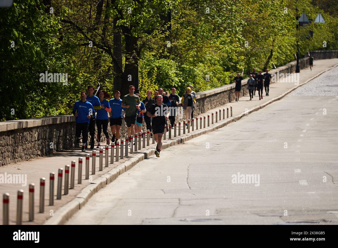 Groop of athletes running the sprint distance at the Spartan Race ...