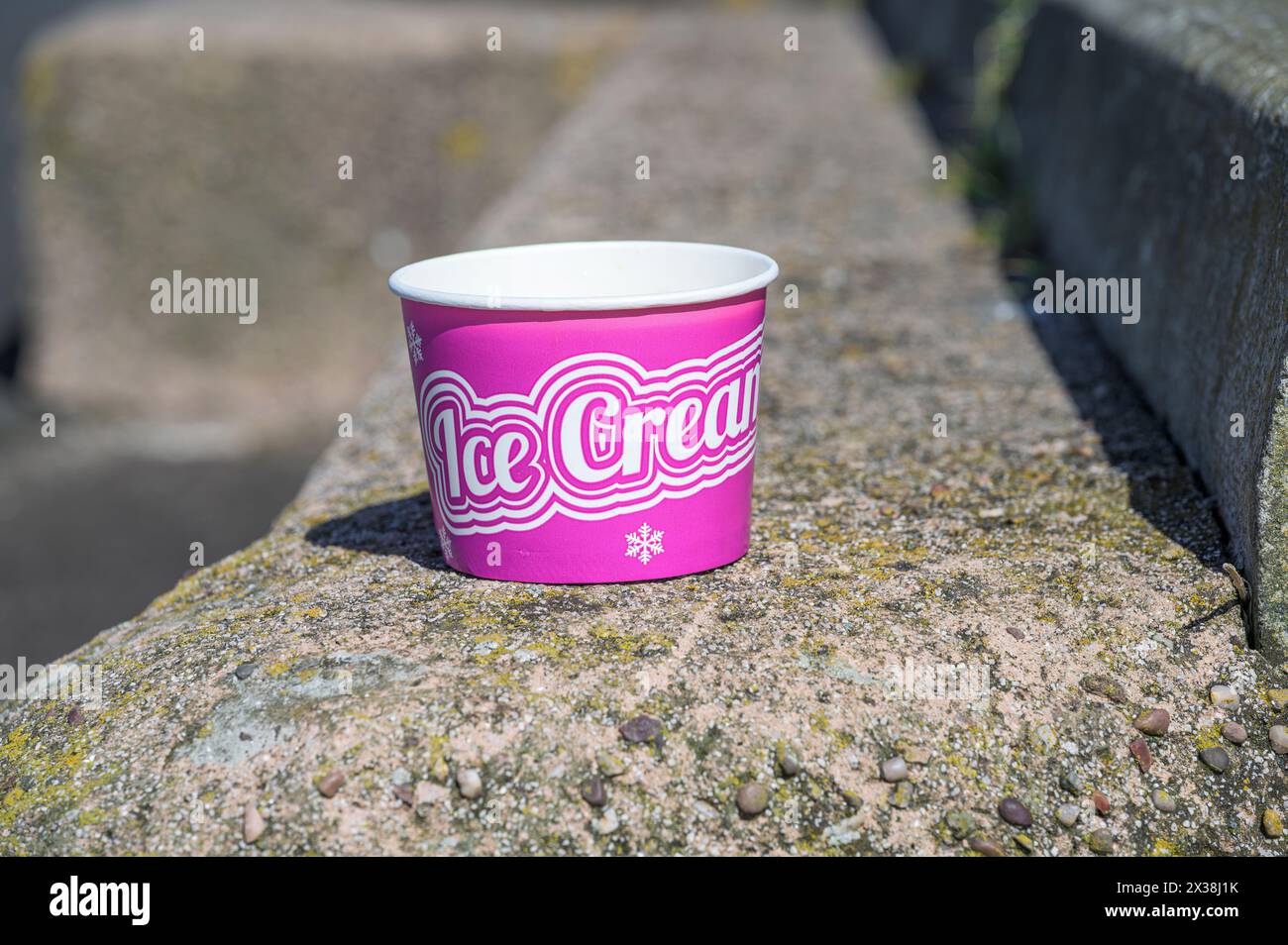 Empty ice cream carton hi-res stock photography and images - Alamy