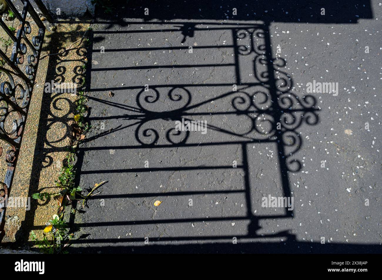 Strong gate hi-res stock photography and images - Alamy